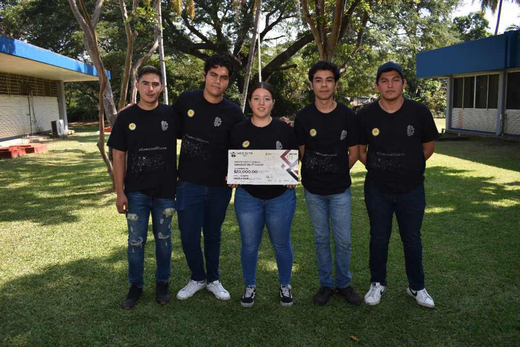 Mención honorífica para José Luis Topete Rivera
