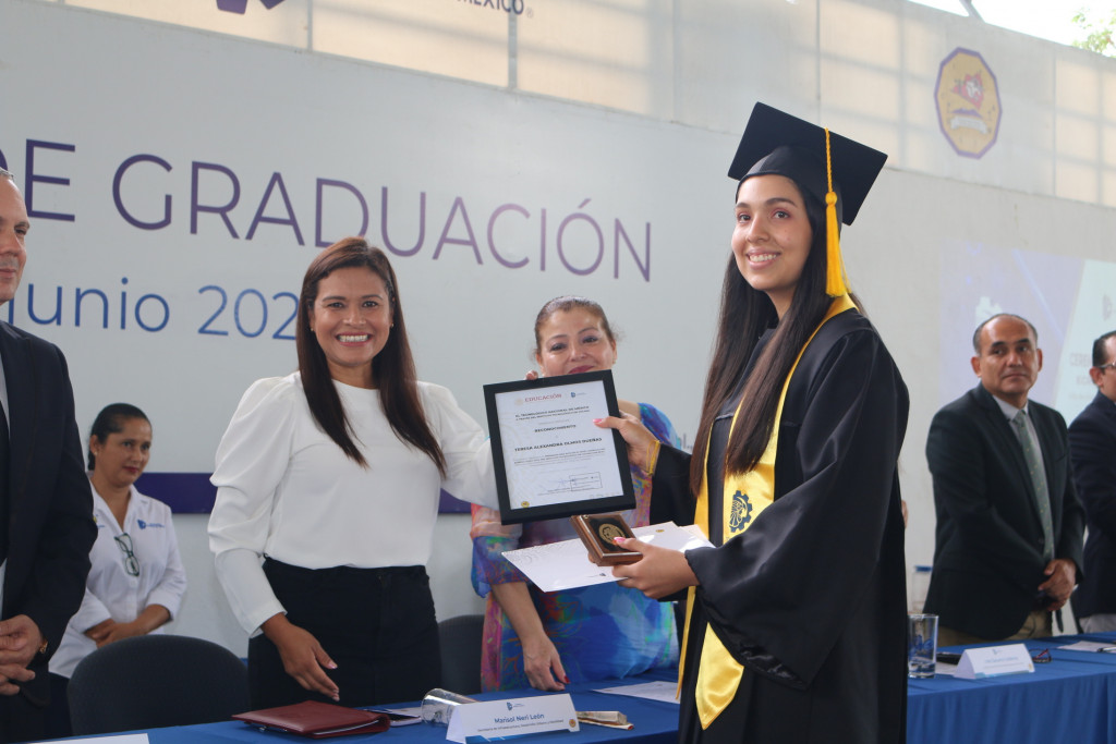 Egresan Nuevos Profesionistas del Tec de Colima