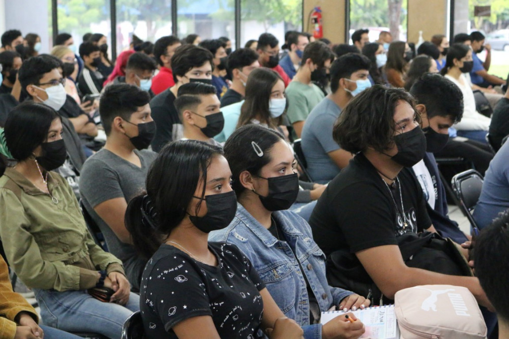 Recibe estudiantado de nuevo ingreso provechoso curso de inducción